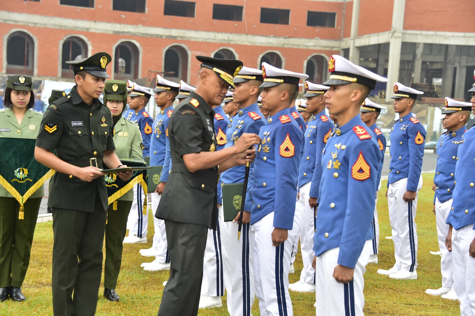 Gubernur Akademi Militer Pimpin Upacara Kenaikan Tingkat dan Pangkat ...